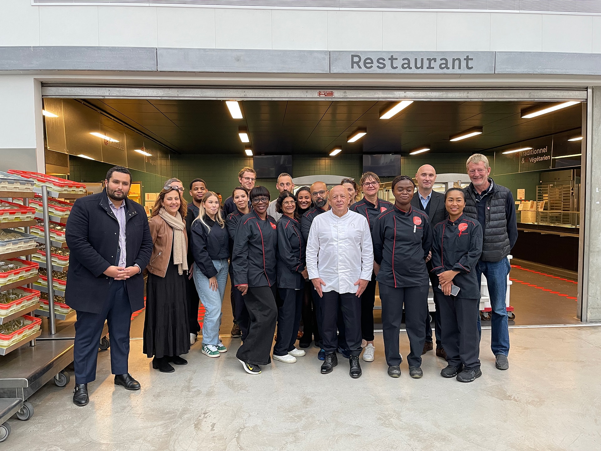 L'équipe restauration du restaurant universitaire Eiffel partage un ...